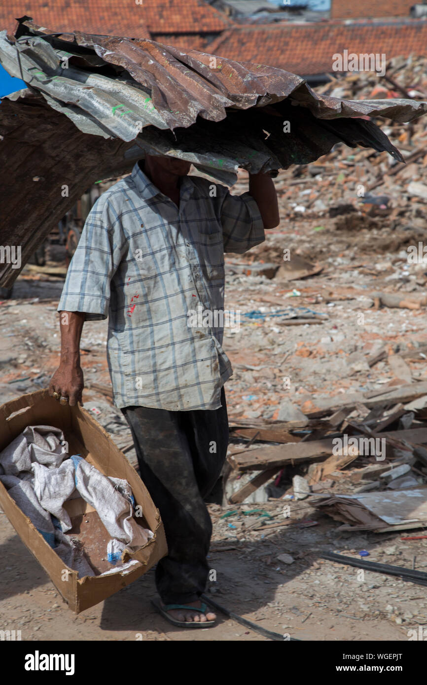 Person carrying garbage hi-res stock photography and images - Alamy