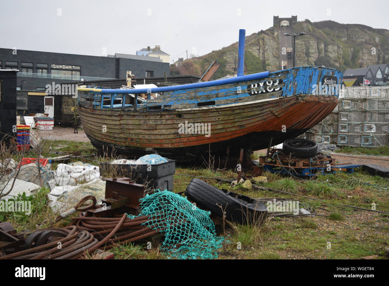 Old hastings harbour hi-res stock photography and images - Alamy