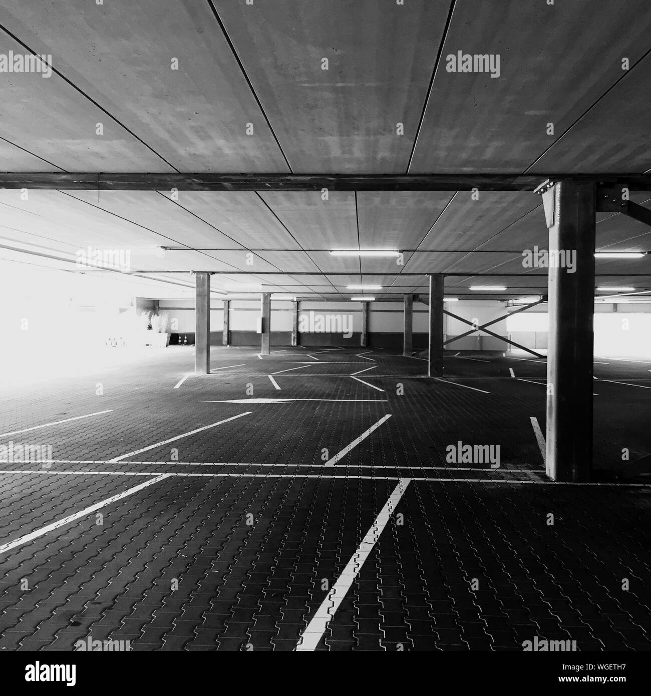 Low ceiling parking garage hi-res stock photography and images - Alamy