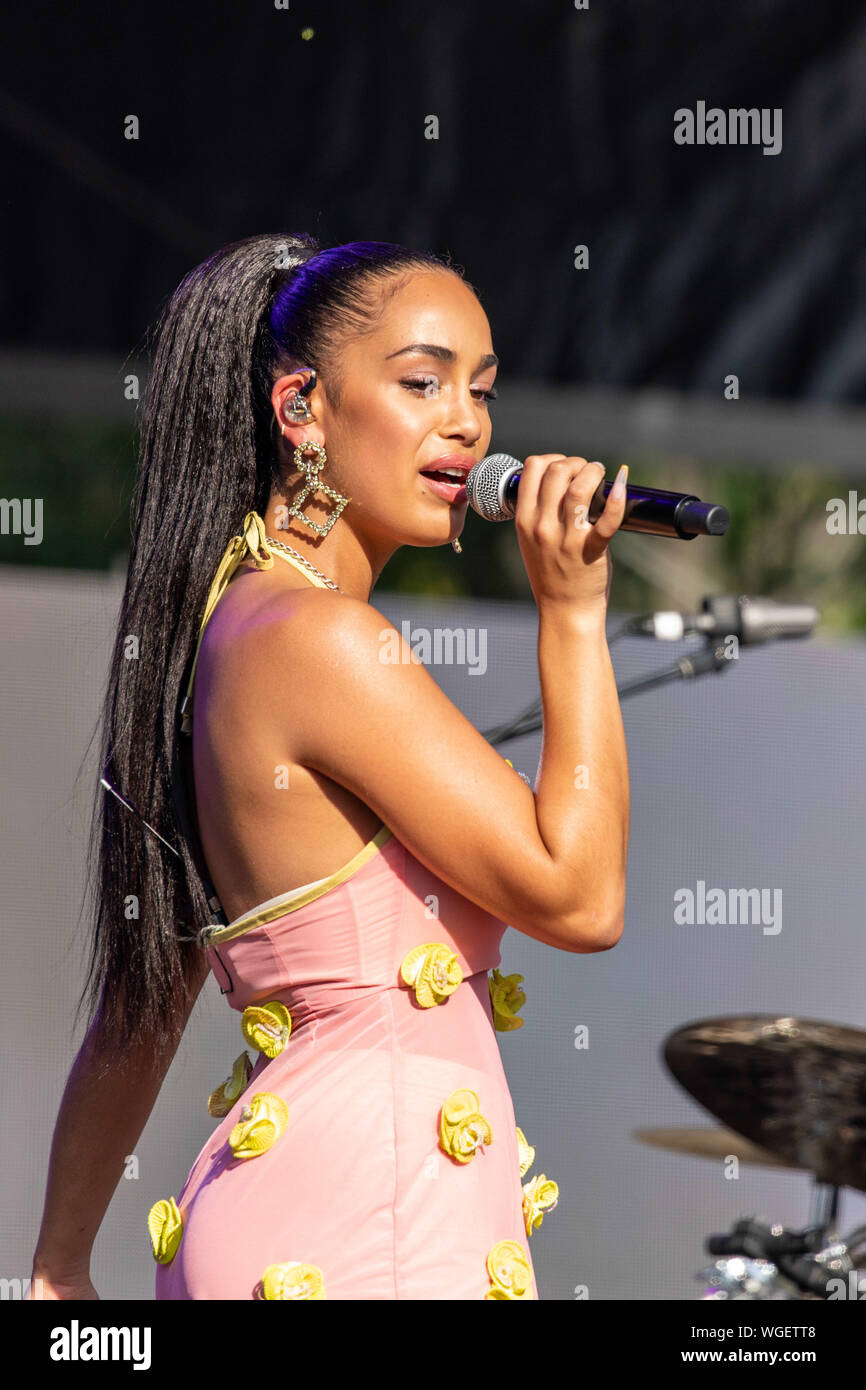 Jorja smith musician hi-res stock photography and images - Alamy