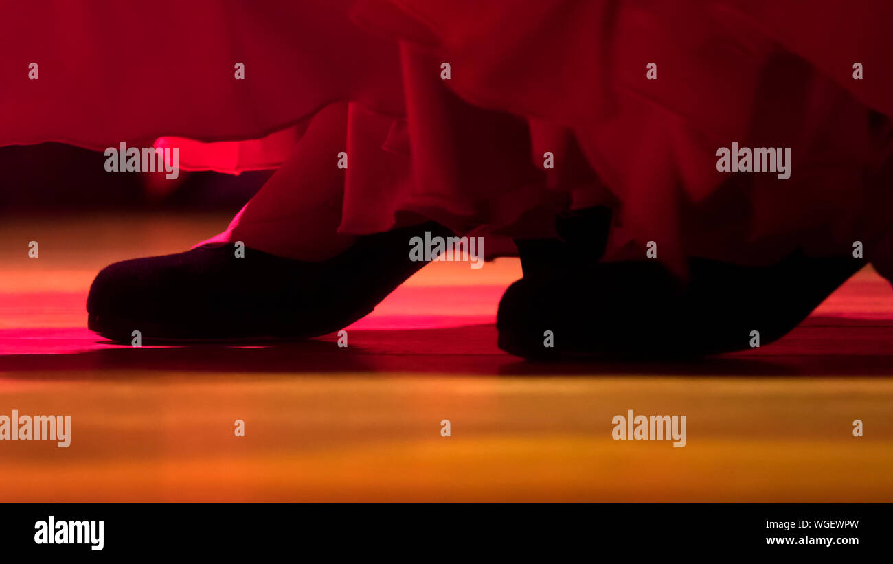 Female dancer on stage hi-res stock photography and images - Alamy