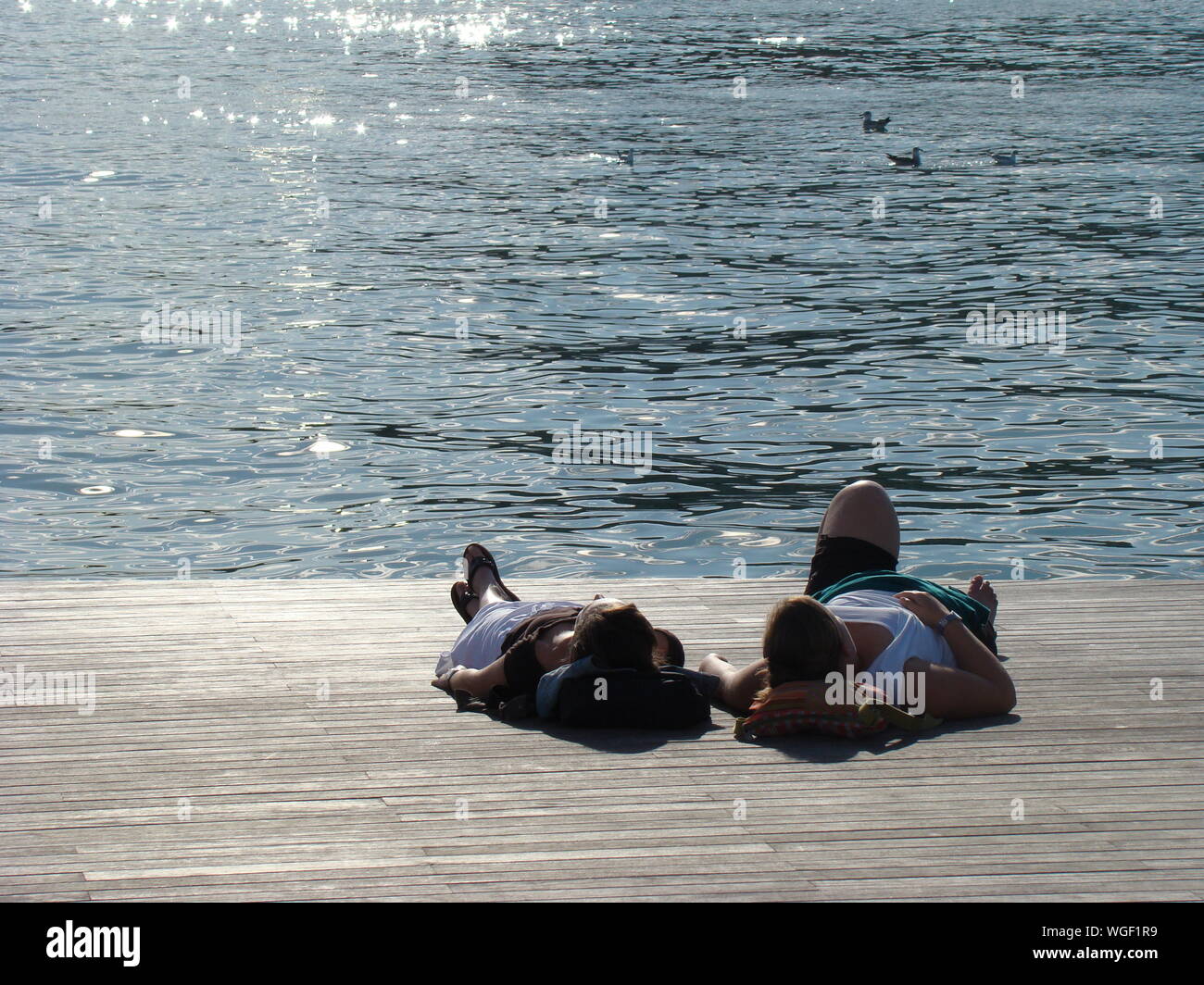 Couple back view beach hi-res stock photography and images - Alamy