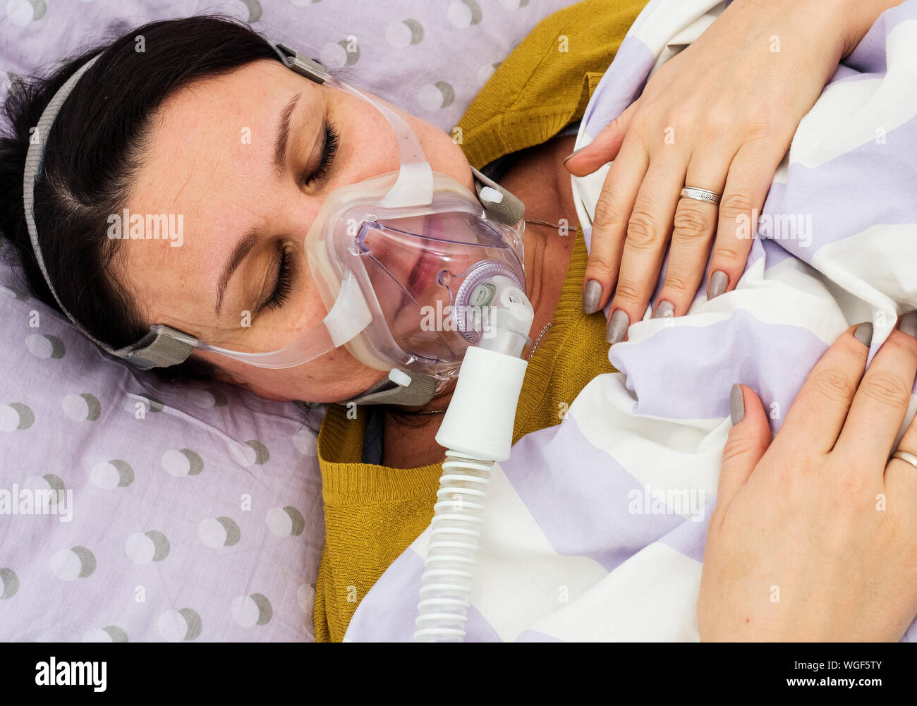 Oxygen mask bed hi-res stock photography and images - Alamy