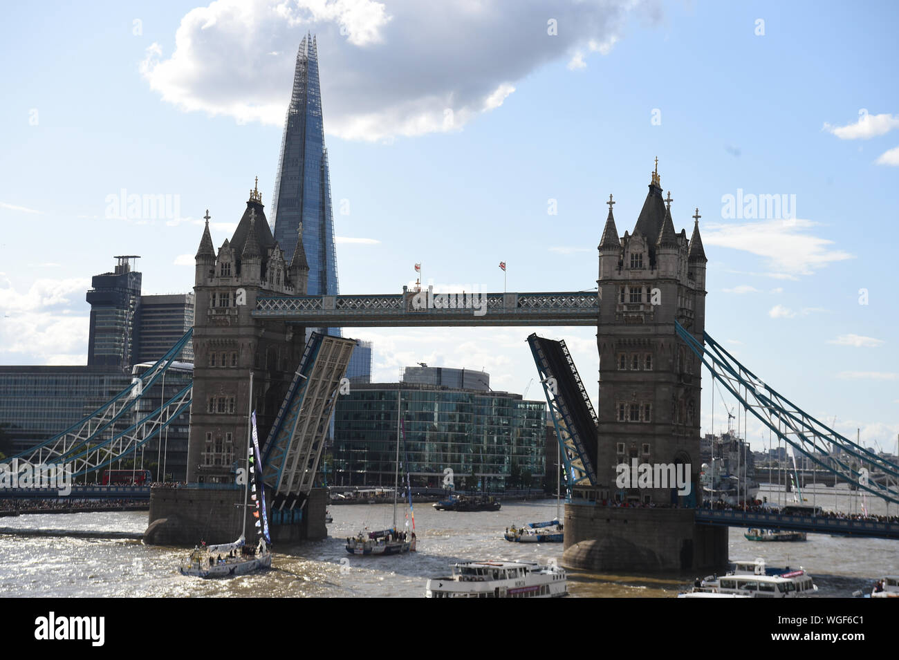 Boats from the Clipper Round the World Race make their way under London ...