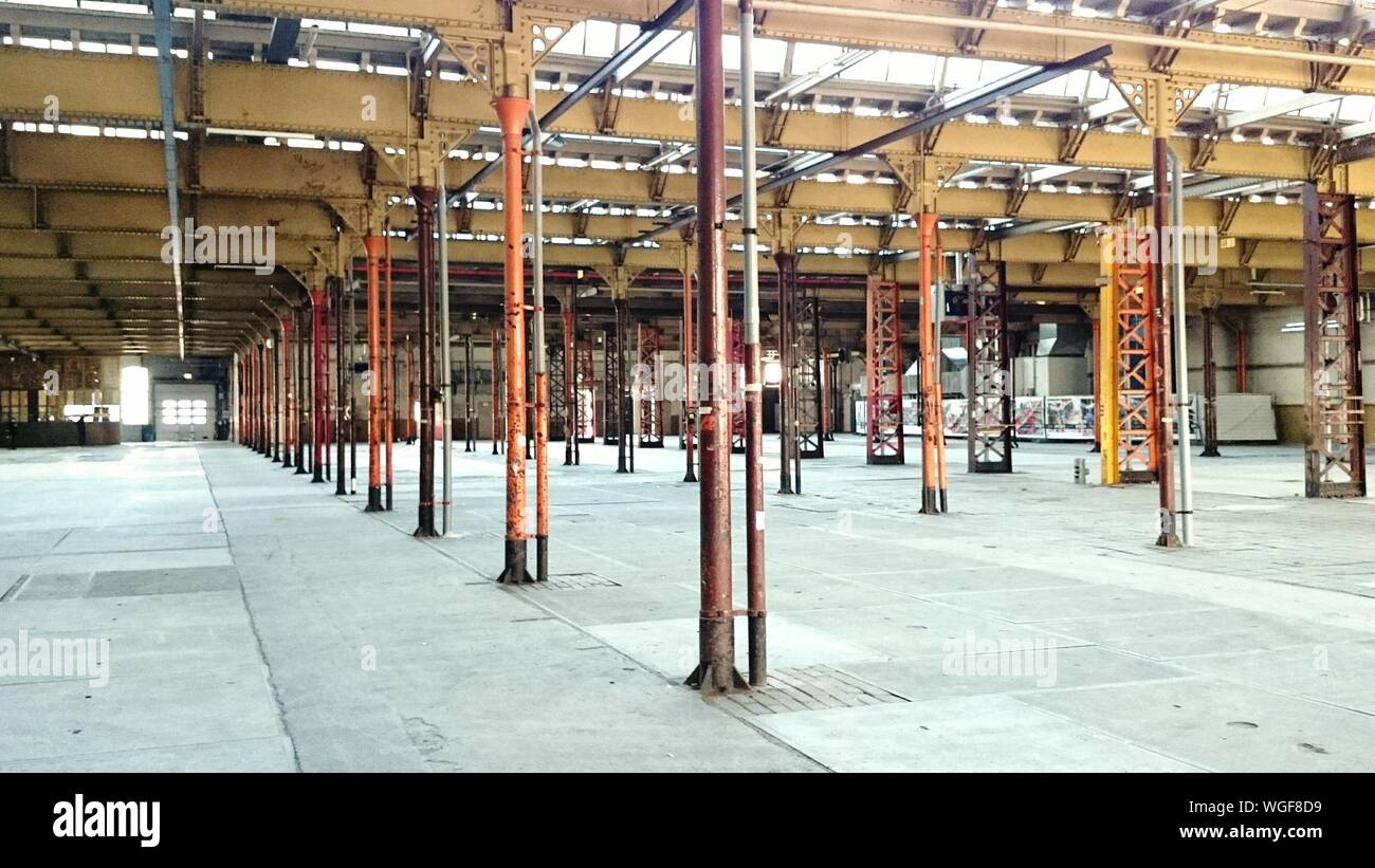Damaged structures hi-res stock photography and images - Alamy