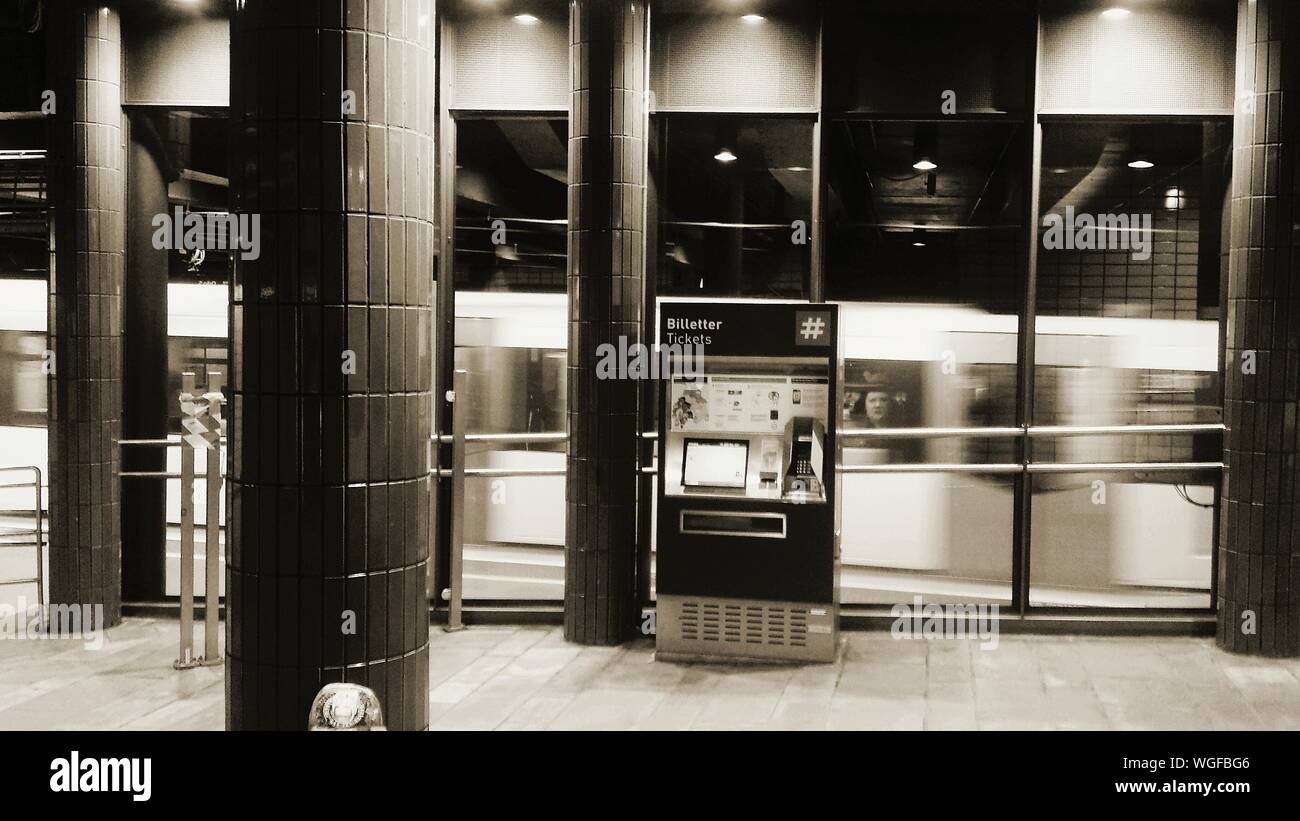 Vending ticket machine hi-res stock photography and images - Alamy