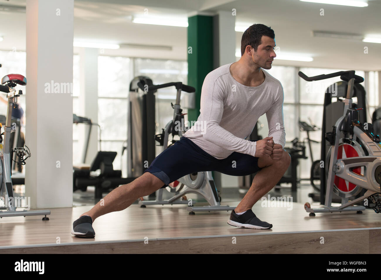 Very muscular legs man hi-res stock photography and images - Alamy