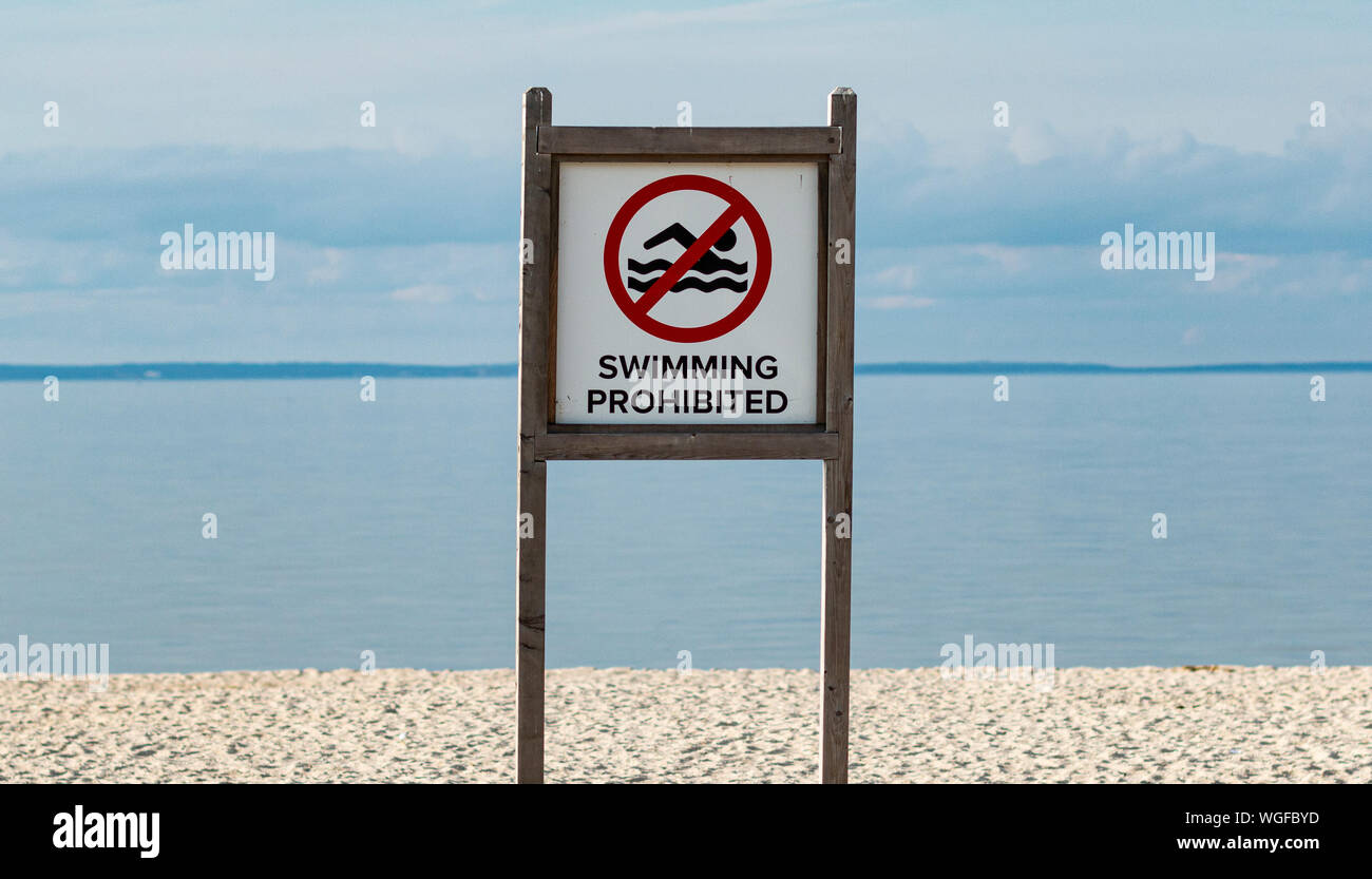No bathing signs hi-res stock photography and images - Alamy