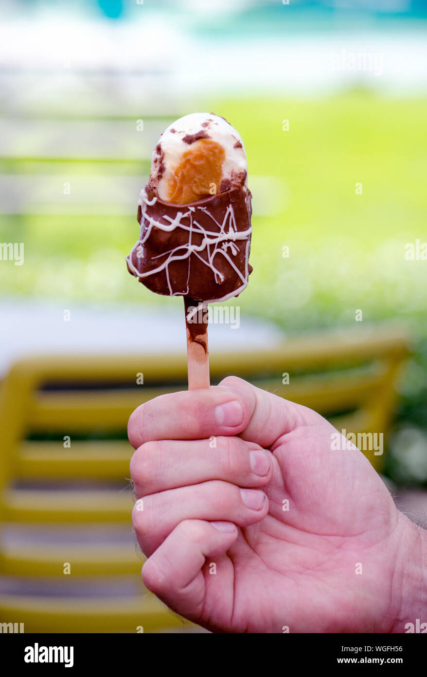 Person outdoors popsicle hi-res stock photography and images - Alamy
