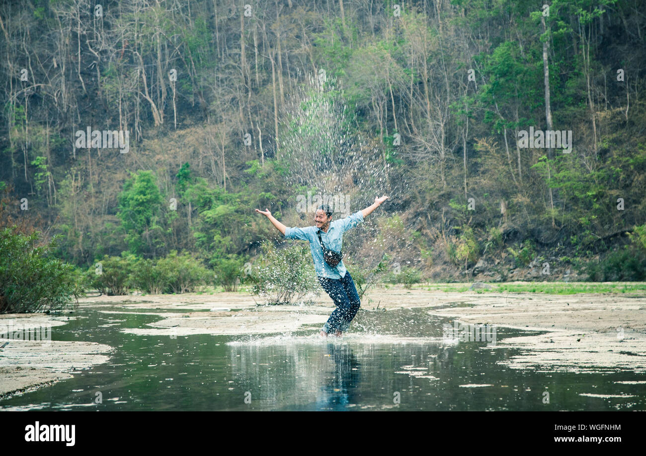 Jumping in water hi-res stock photography and images - Alamy