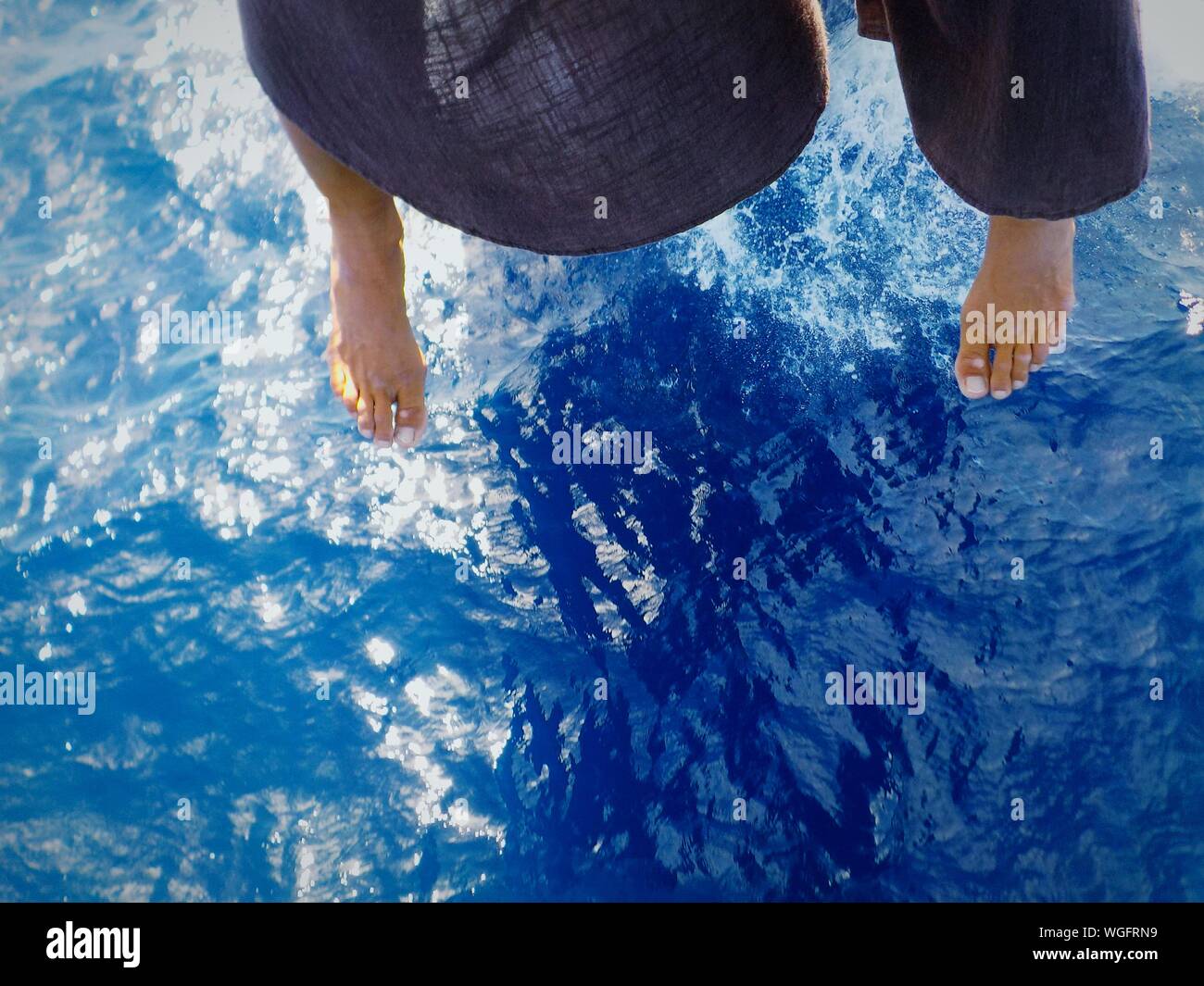 Dangling Feet Stock Photos & Dangling Feet Stock Images - Alamy