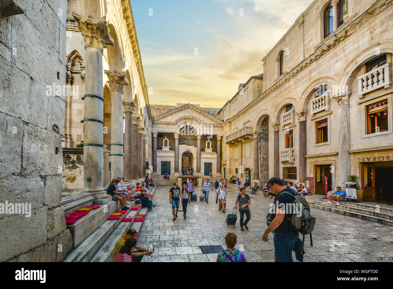 Roman dining ancient hi-res stock photography and images - Alamy