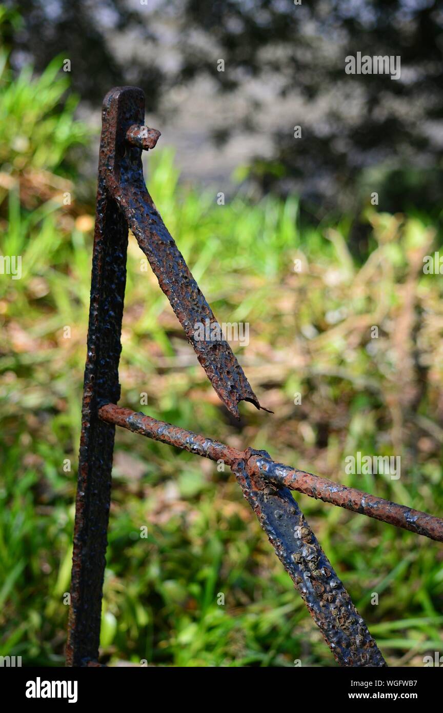 Broken metal gate hi-res stock photography and images - Alamy