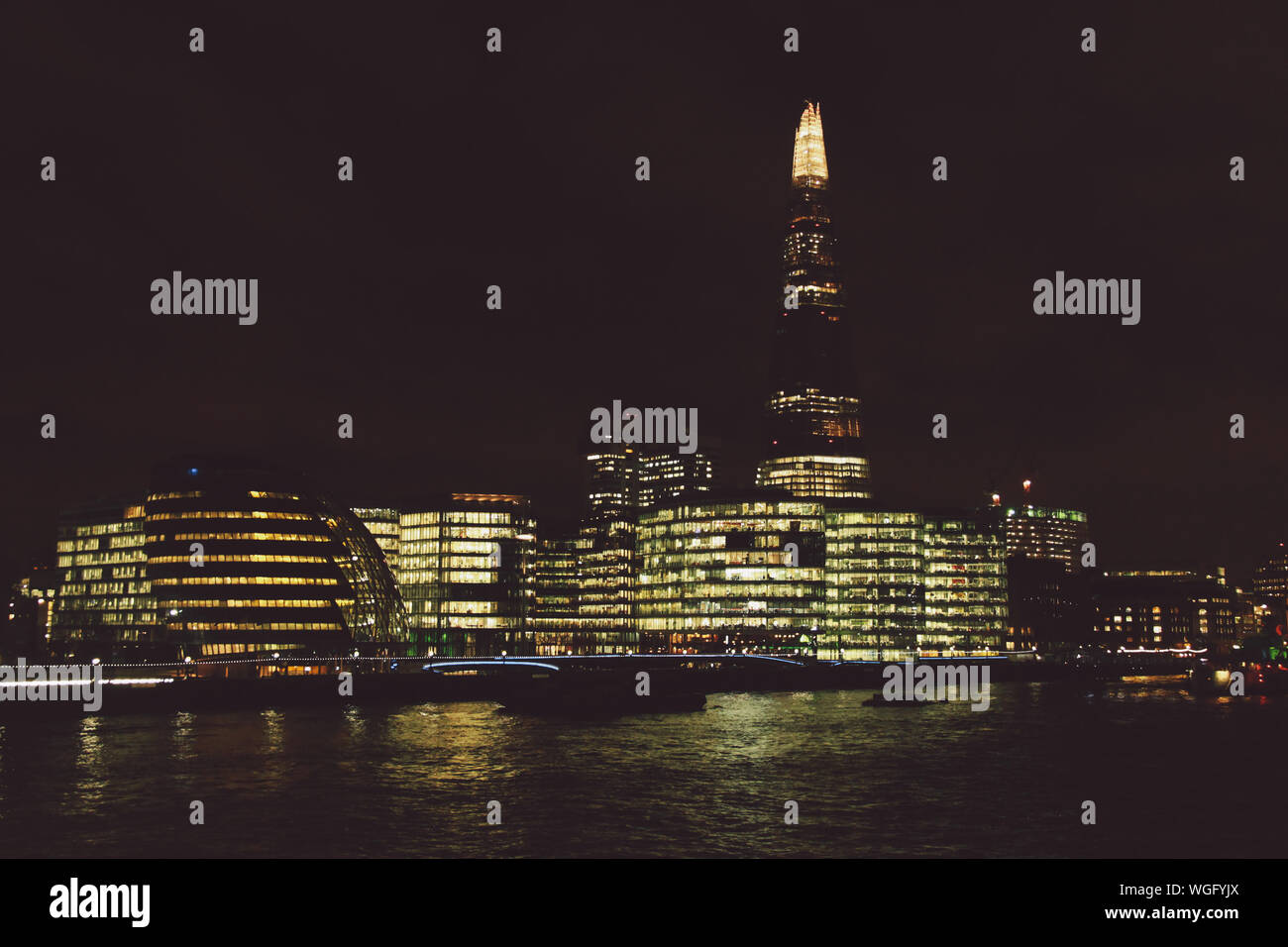 London city night buildings hi-res stock photography and images - Alamy