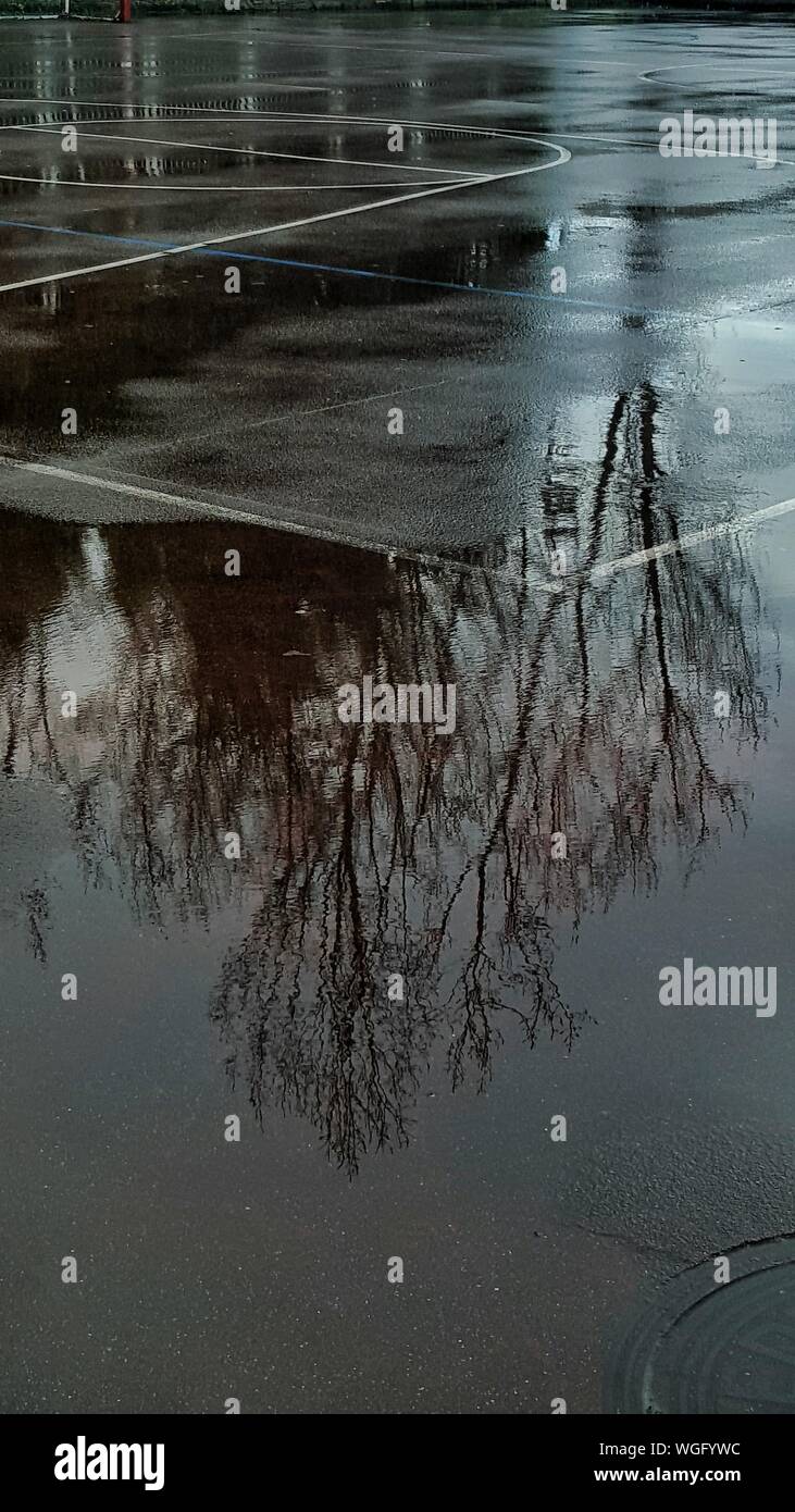 Basketball court after rain hi-res stock photography and images - Alamy