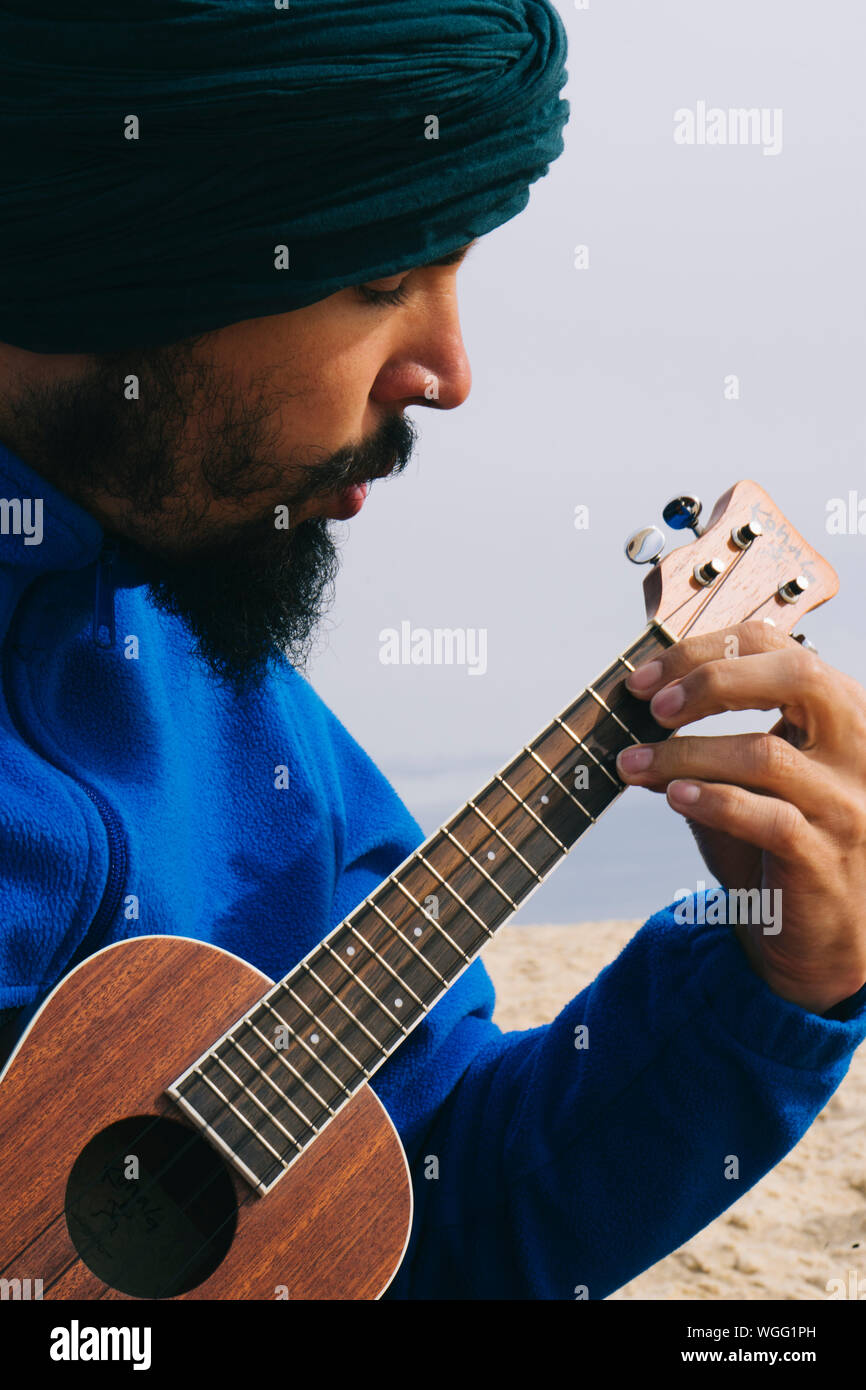 Man playing ukulele on beach hi-res stock photography and images - Alamy