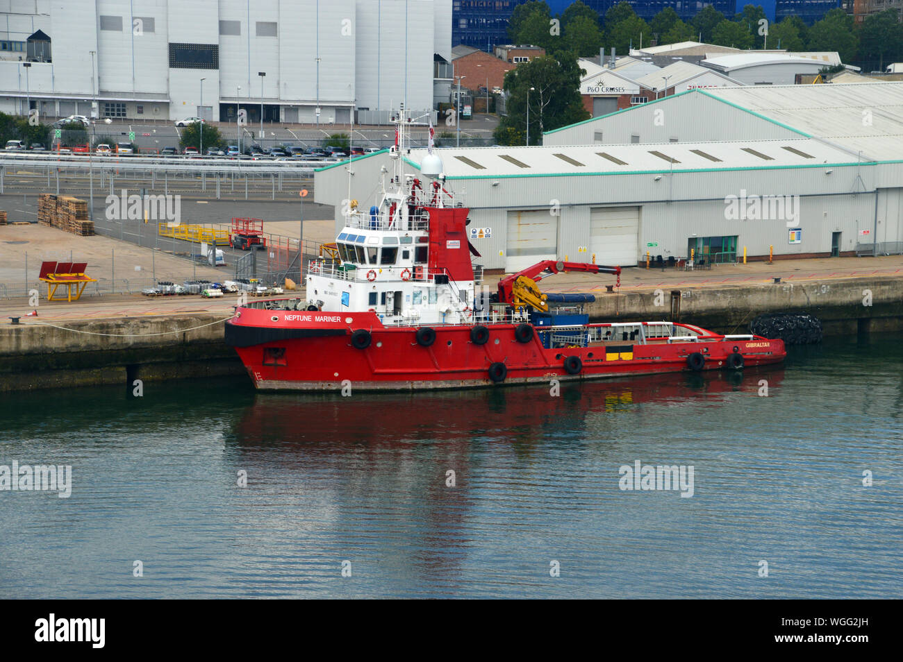 Anchor handling vessel hi-res stock photography and images - Alamy