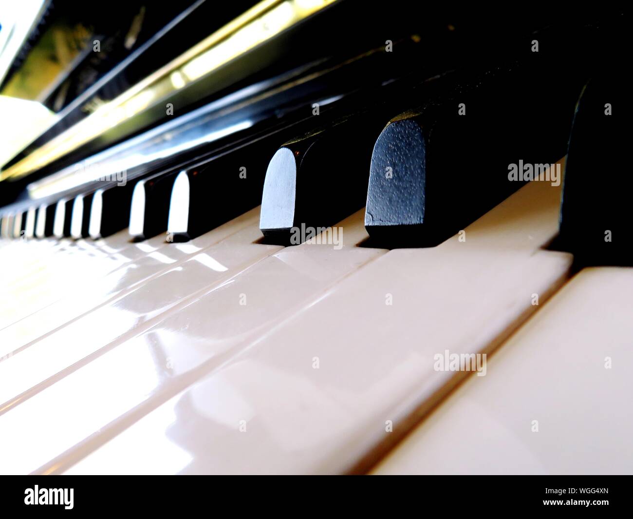 High angle view grand piano hi-res stock photography and images - Alamy