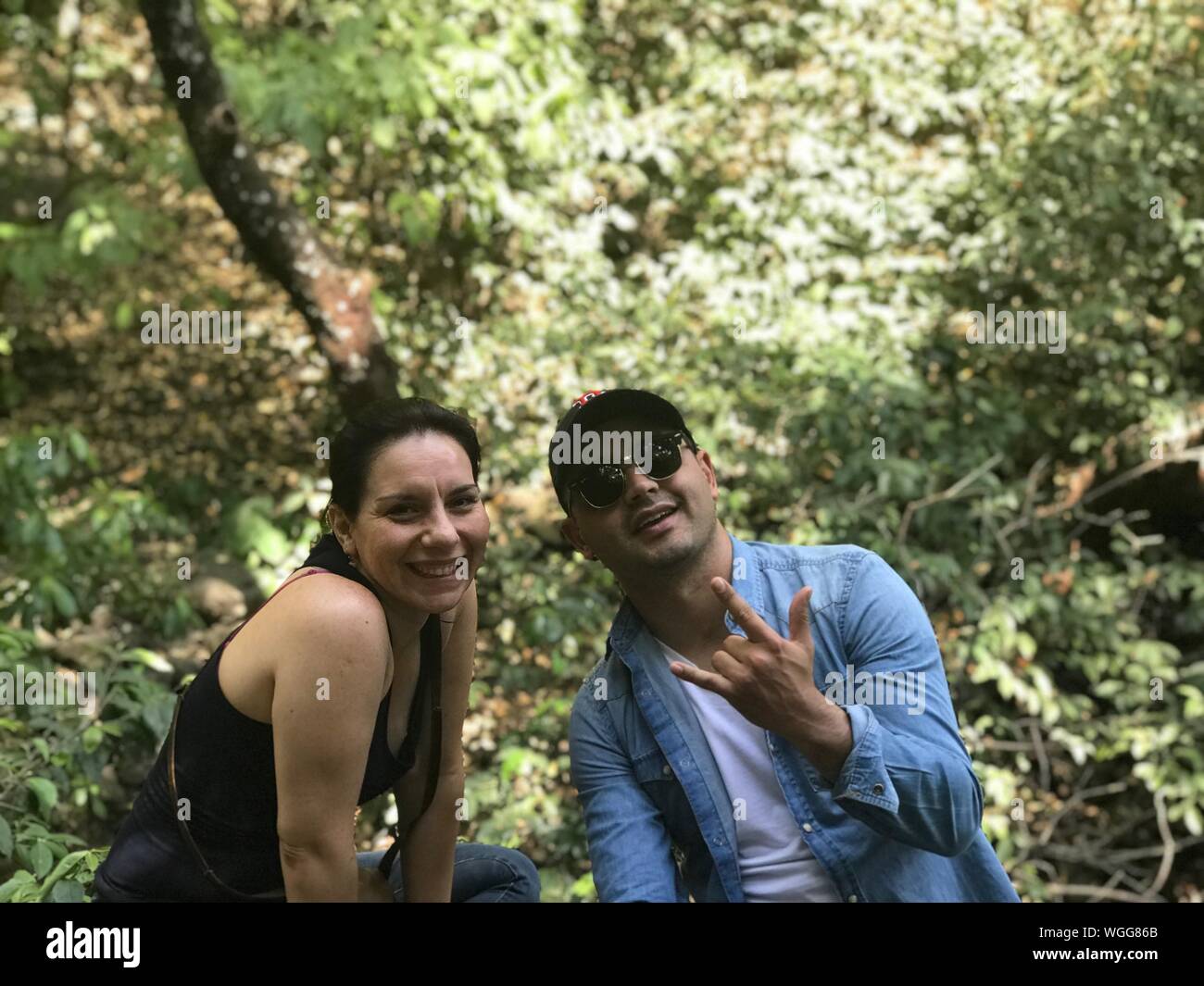 Friends forest hi-res stock photography and images - Alamy