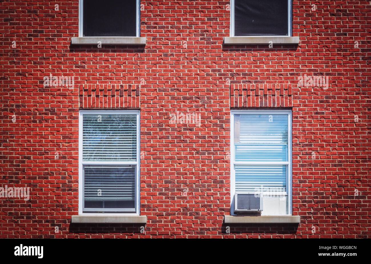 Brick building windows hi-res stock photography and images - Alamy