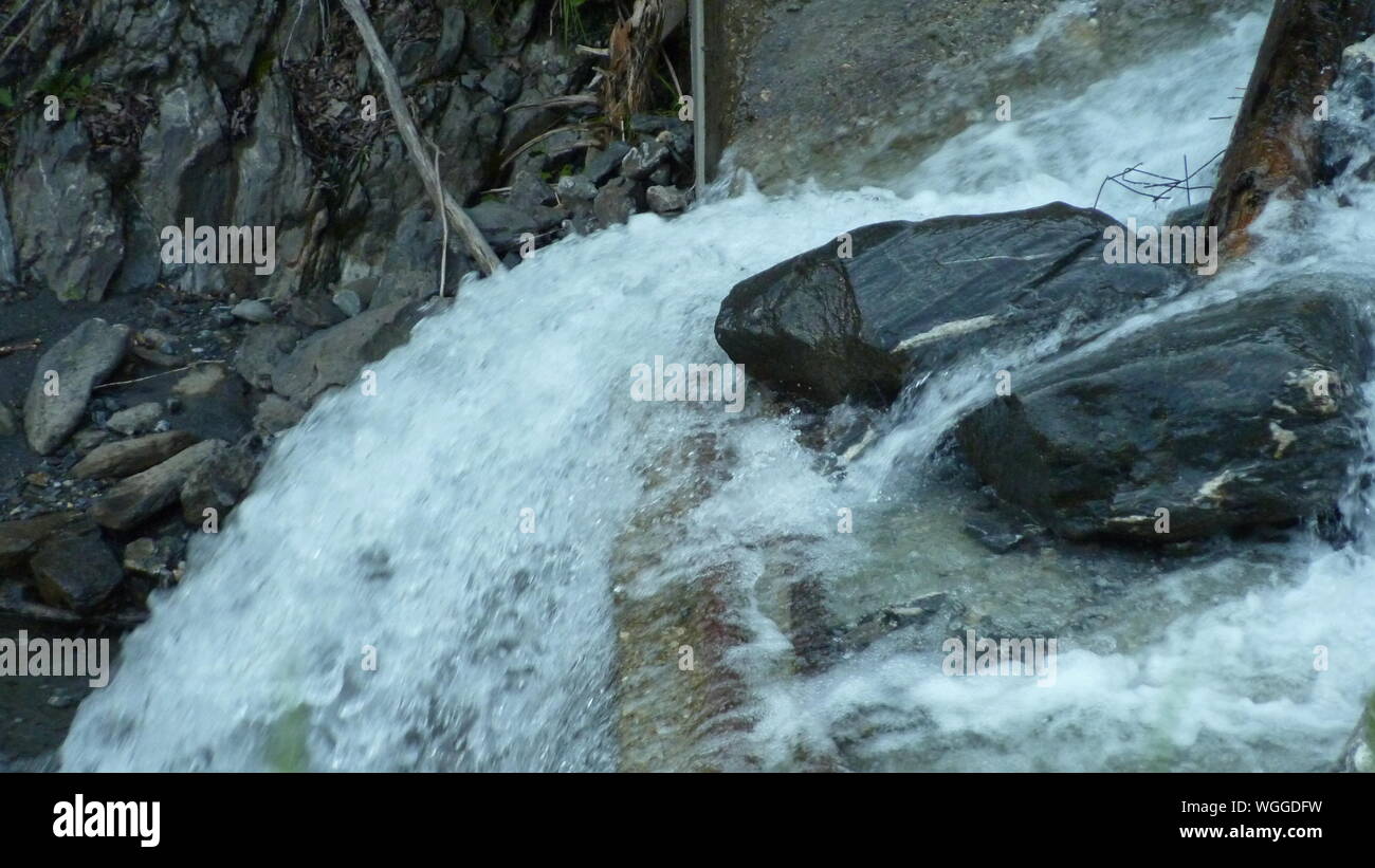 Edge of waterfall hi-res stock photography and images - Alamy
