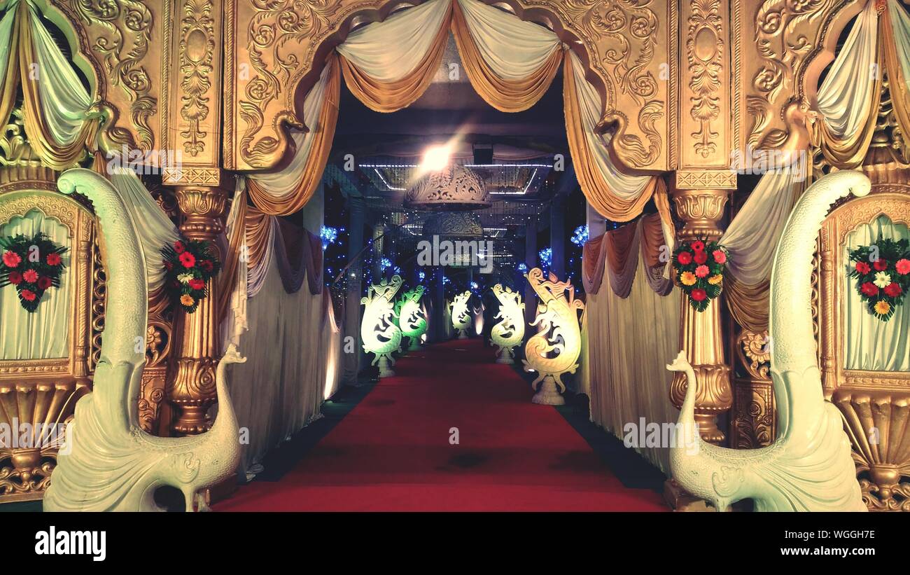 Indian wedding ceremony entrance hi-res stock photography and images ...