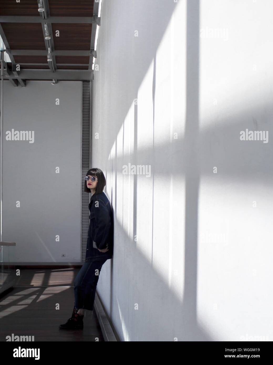 Leaning model hi-res stock photography and images - Alamy