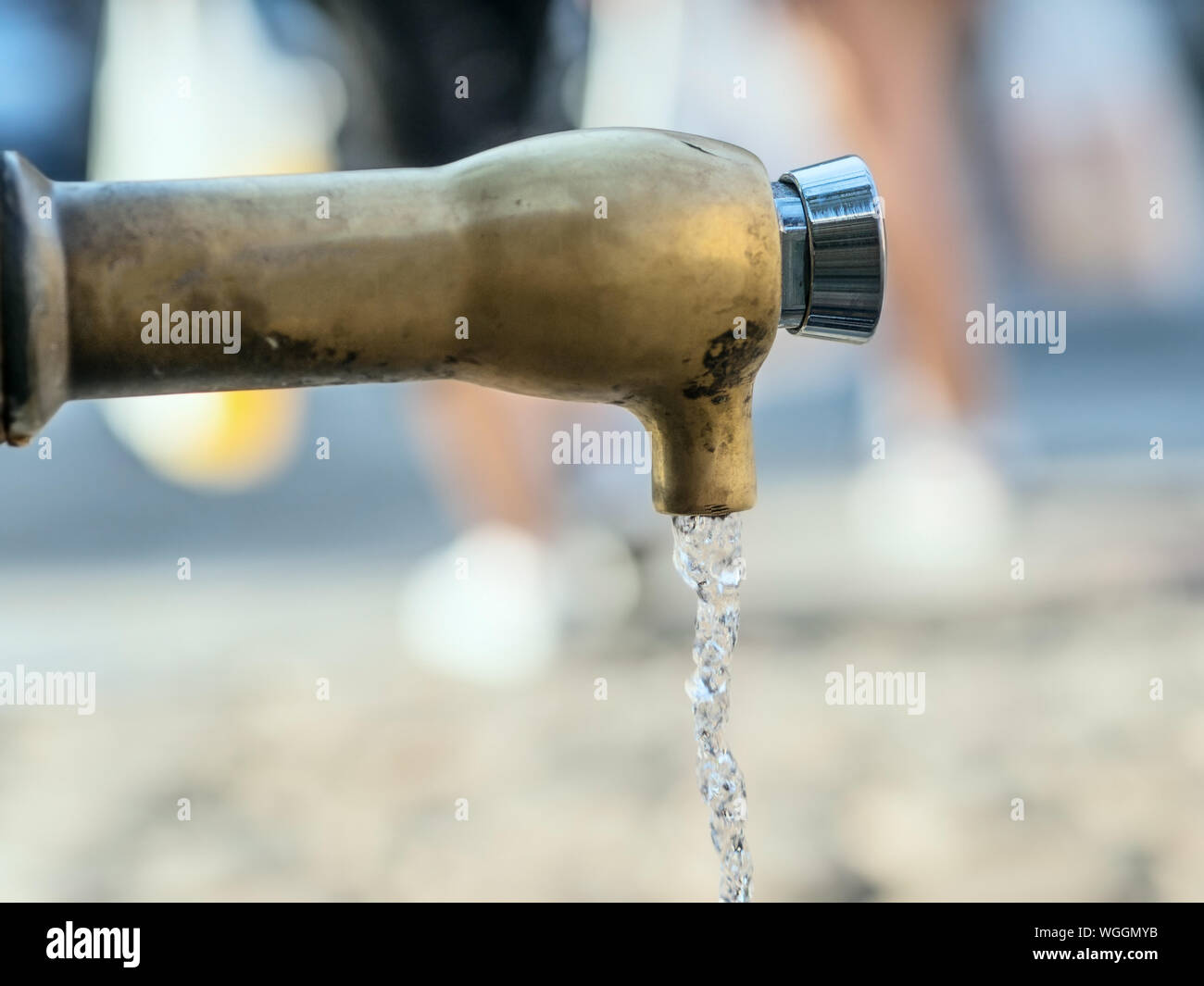 Faucet running water hi-res stock photography and images - Alamy