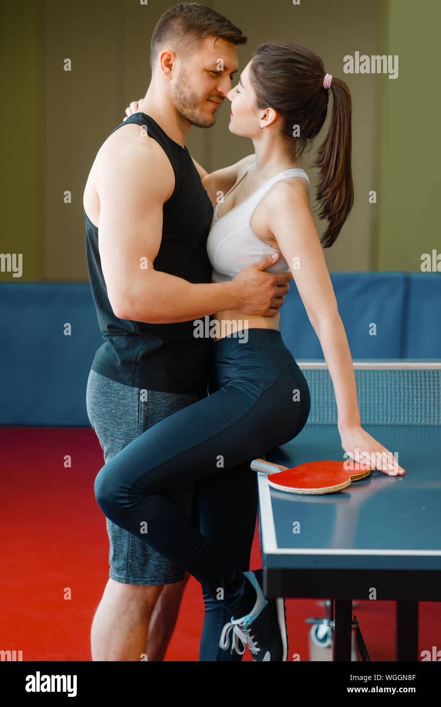 Couple playing table tennis hi-res stock photography and images - Alamy