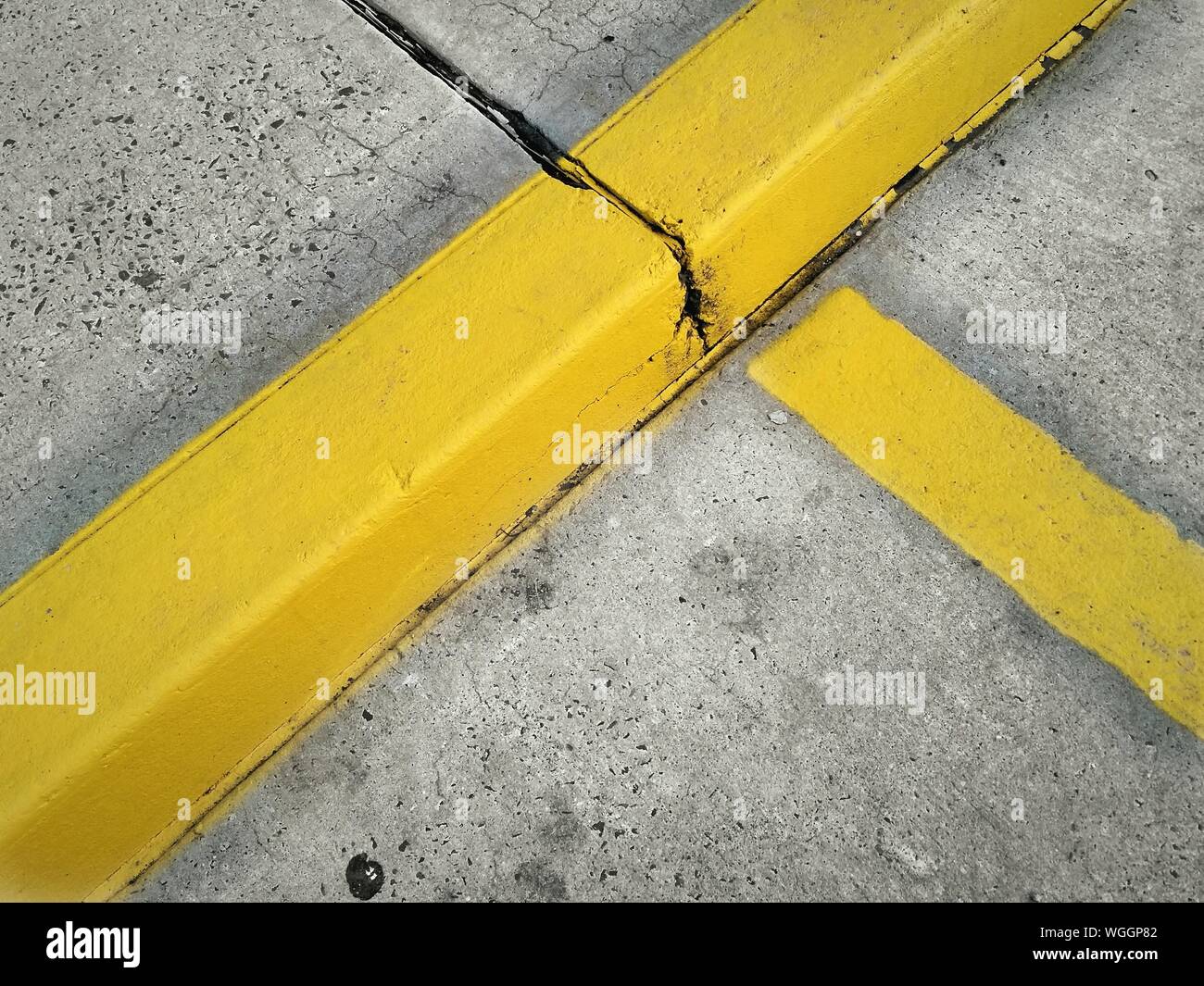 High curb hi-res stock photography and images - Alamy