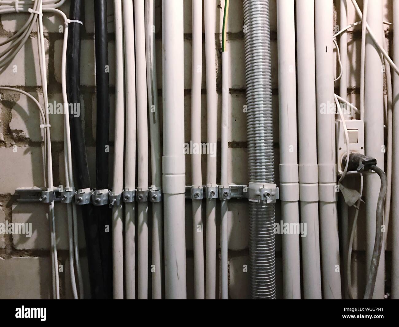 Electric cables hi-res stock photography and images - Alamy