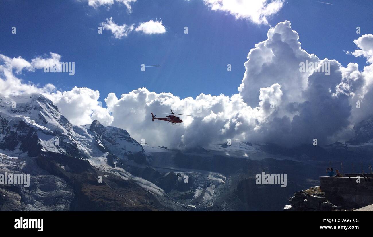Helicopter flying over mountains hi-res stock photography and images ...