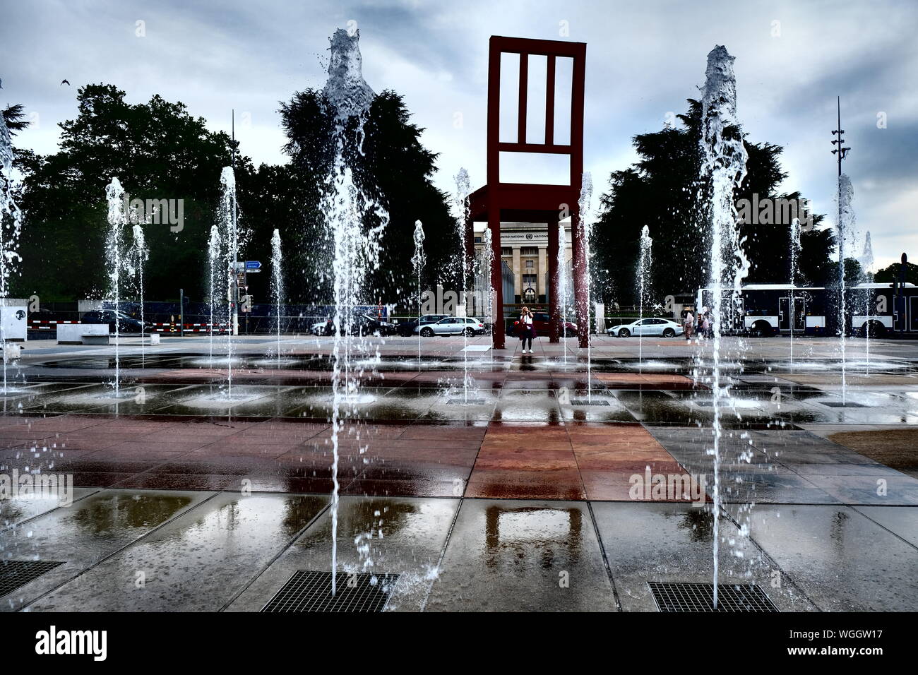 Broken monuments hi-res stock photography and images - Alamy