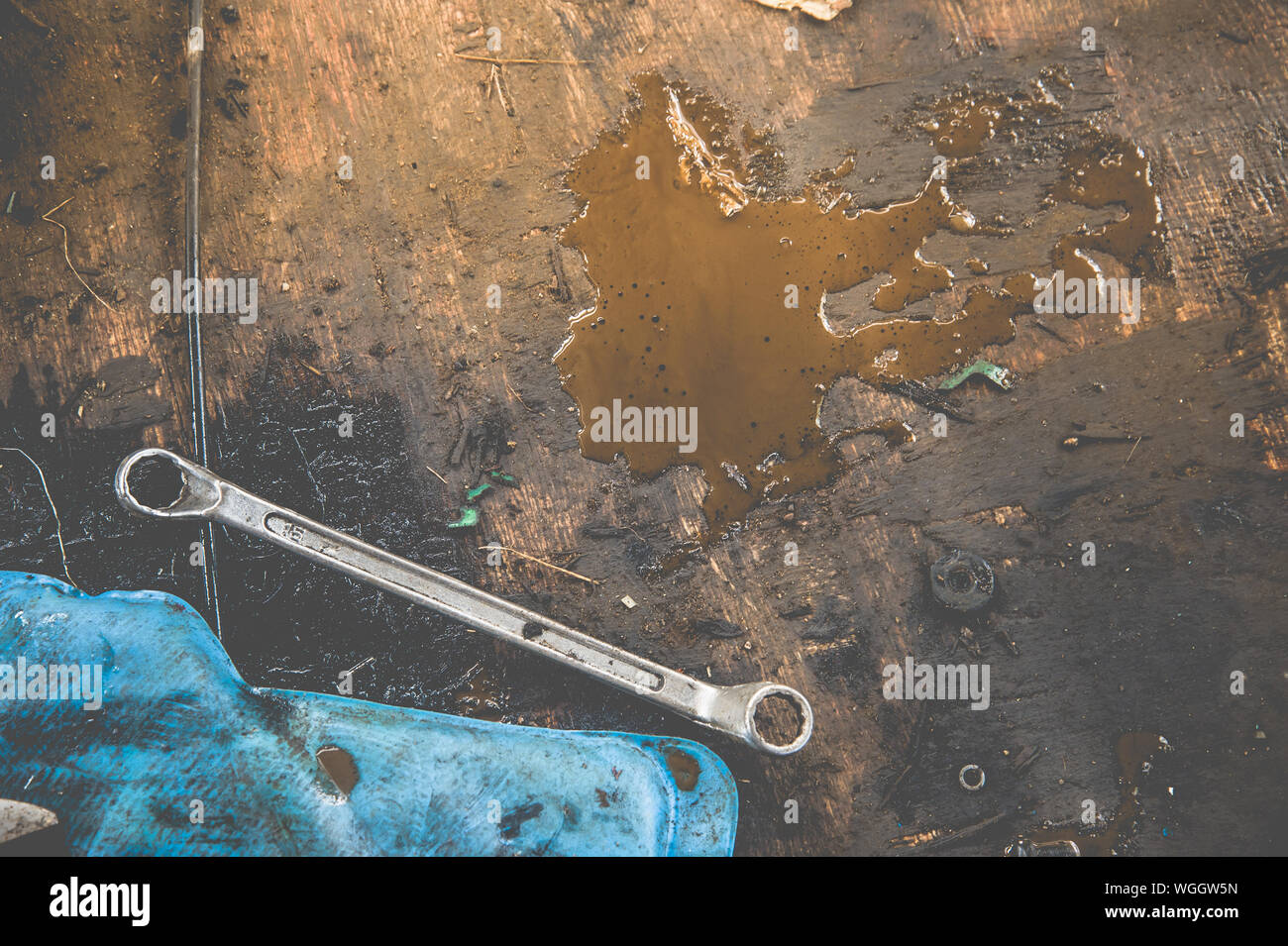Messy workshop hi-res stock photography and images - Alamy