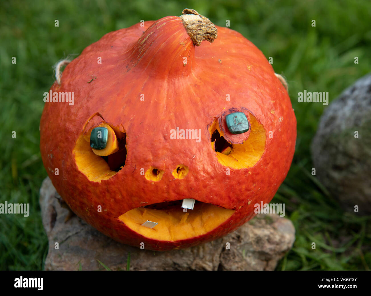 Creepy pumpkin eyes nose mouth hi-res stock photography and images - Alamy