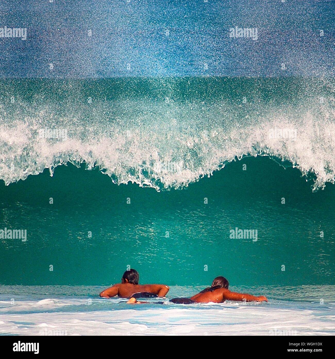 People sea waves hi-res stock photography and images - Alamy