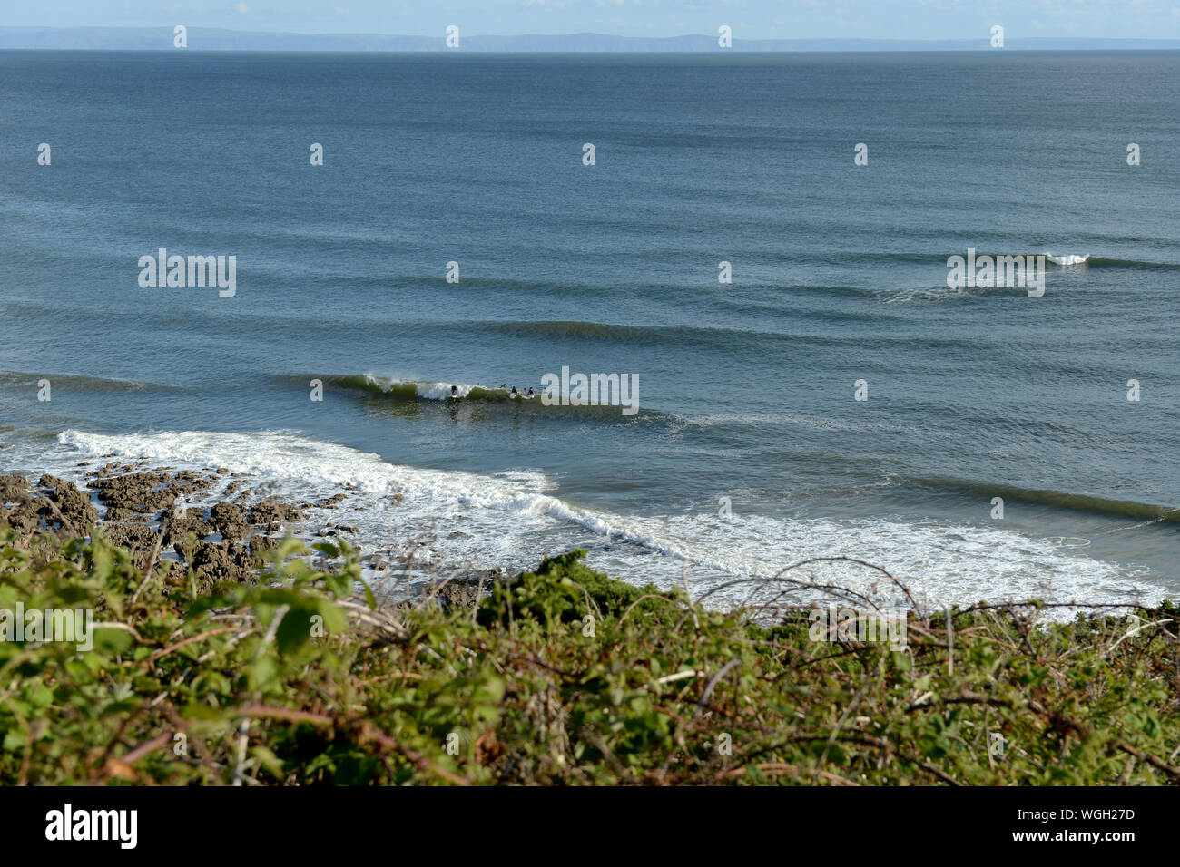 Diffraction water waves hi-res stock photography and images - Alamy