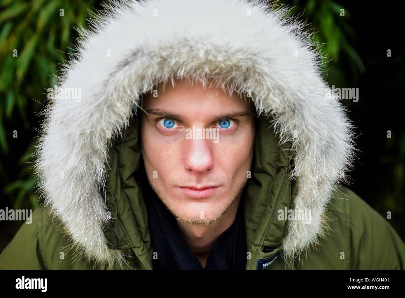 Blue eyes man hi-res stock photography and images - Alamy