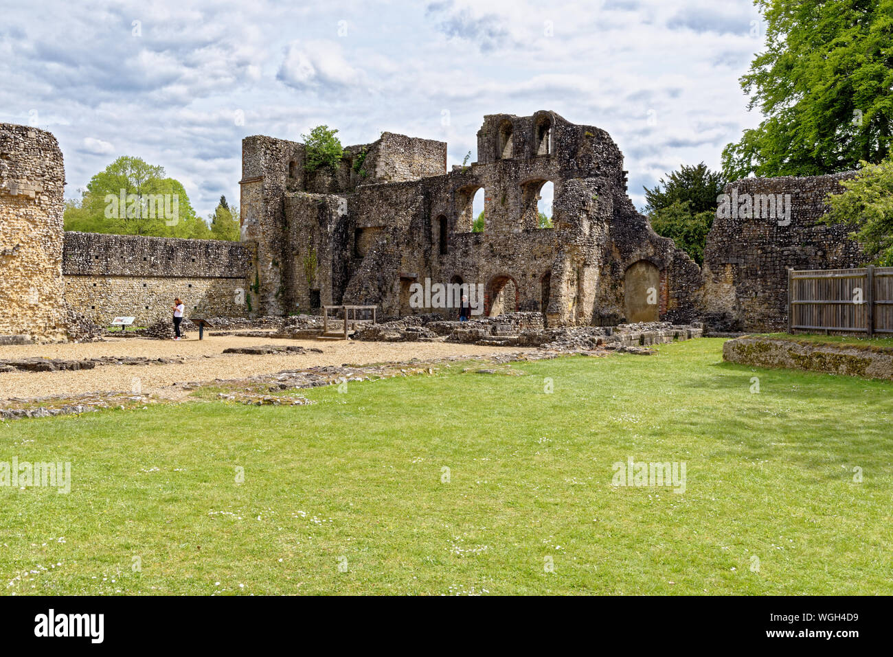Wolvesey Castle (Old Bishop's Palace) - Monumental remains of a 12th ...
