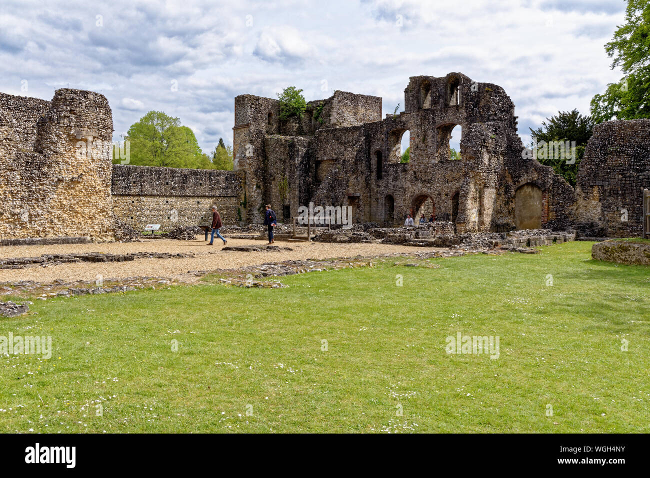 Wolvesey Castle (Old Bishop's Palace) - Monumental remains of a 12th ...
