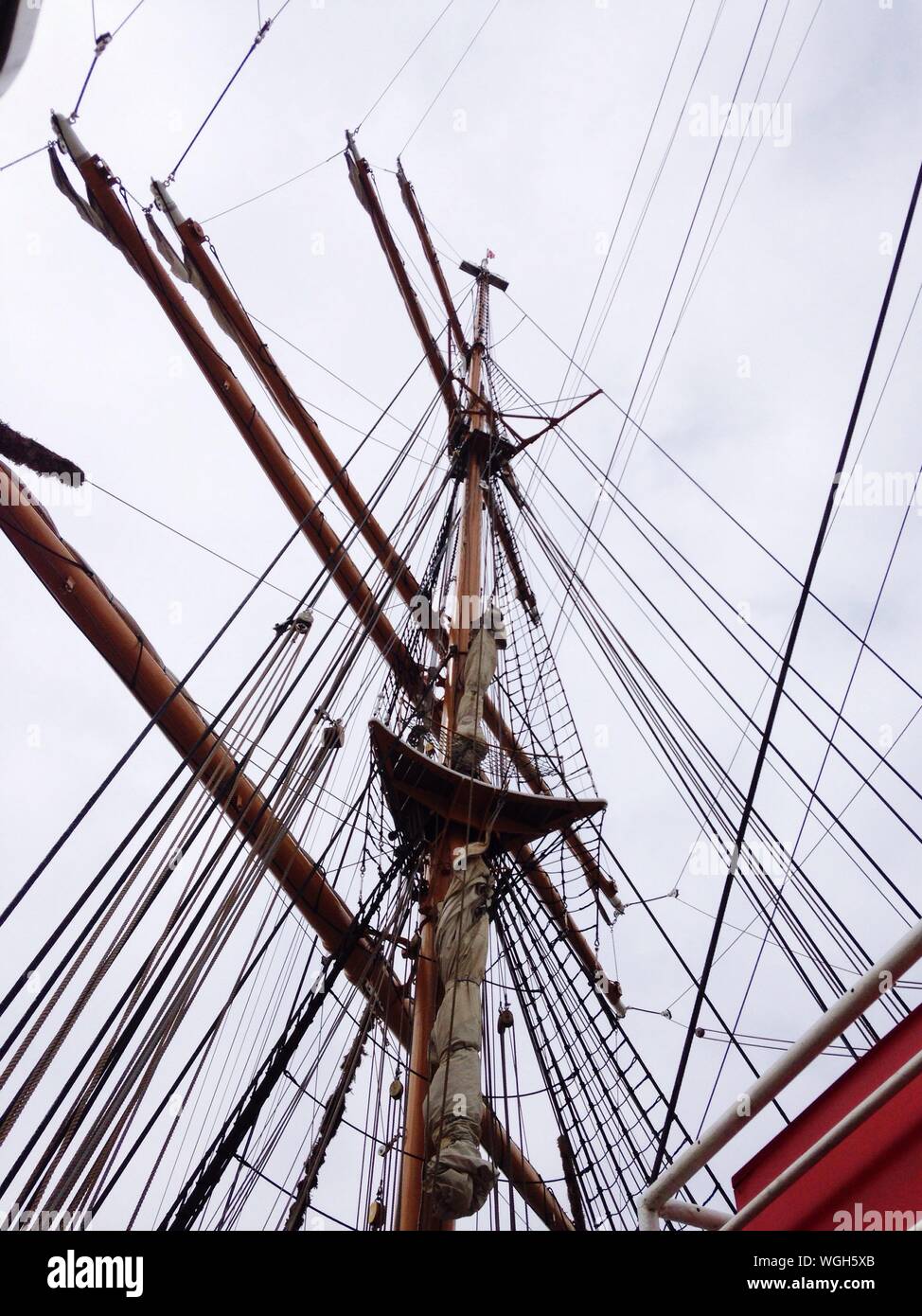 Ship mast hi-res stock photography and images - Alamy