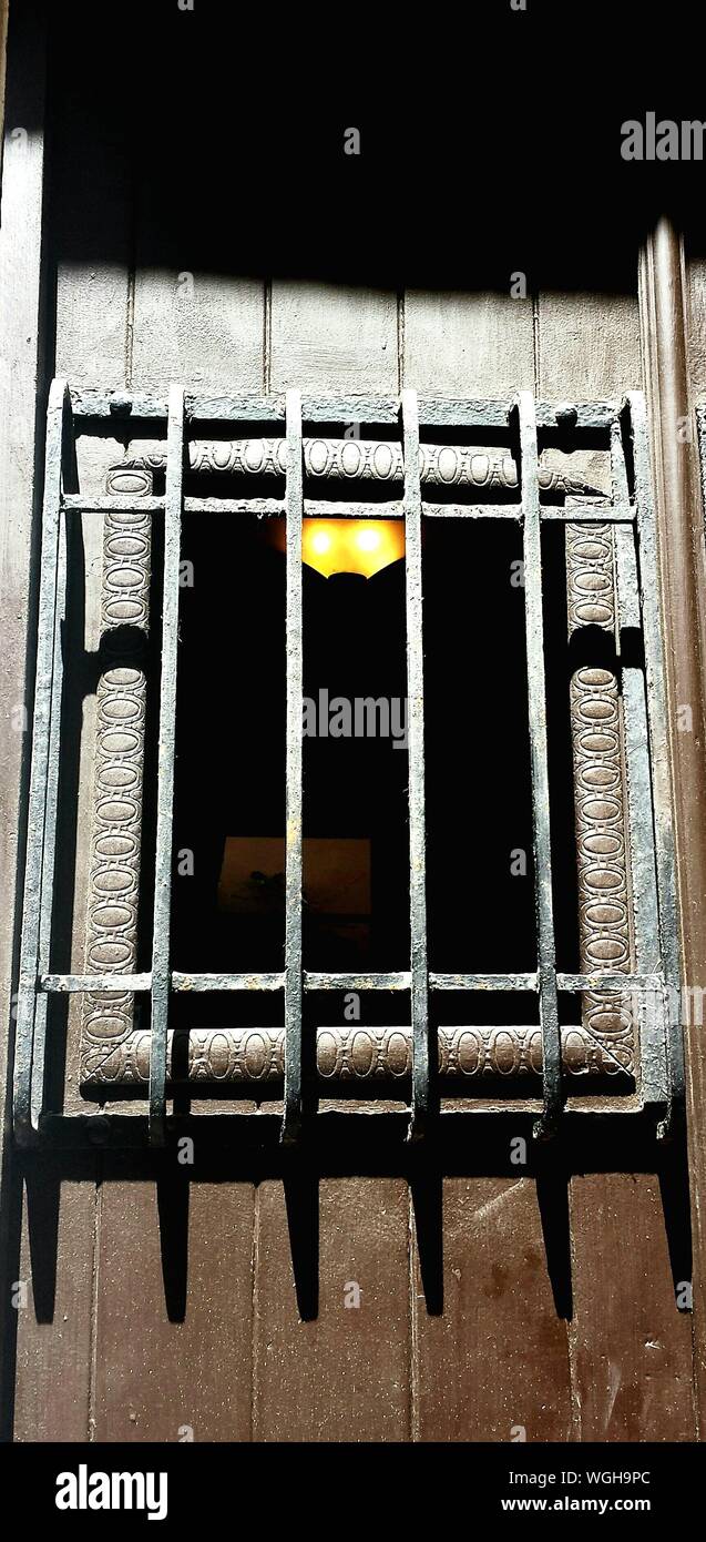 Metal peephole hi-res stock photography and images - Alamy