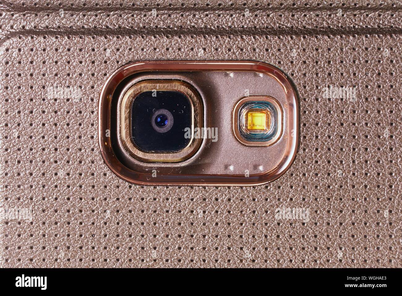 Camera mobile phone lens hi-res stock photography and images - Alamy