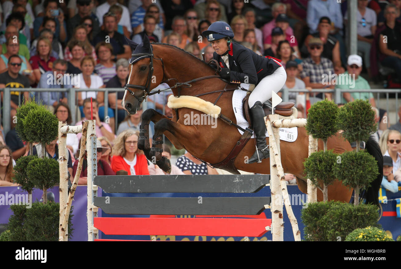 01 September 2019, Lower Saxony, Luhmühlen: Equestrian sport, eventing ...