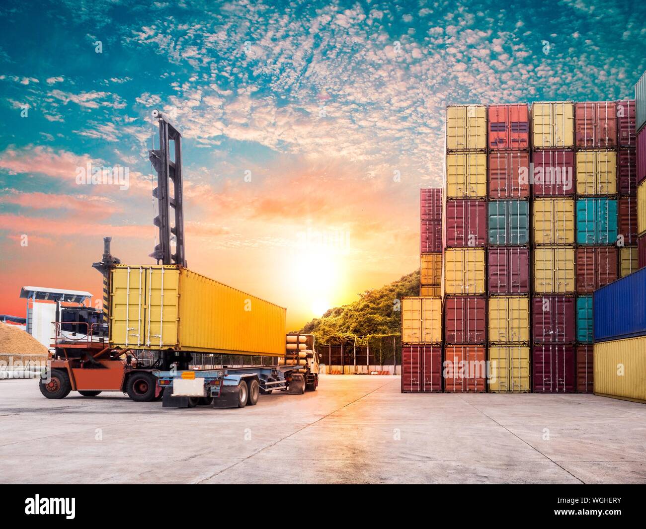Shipping container on truck hi-res stock photography and images - Alamy
