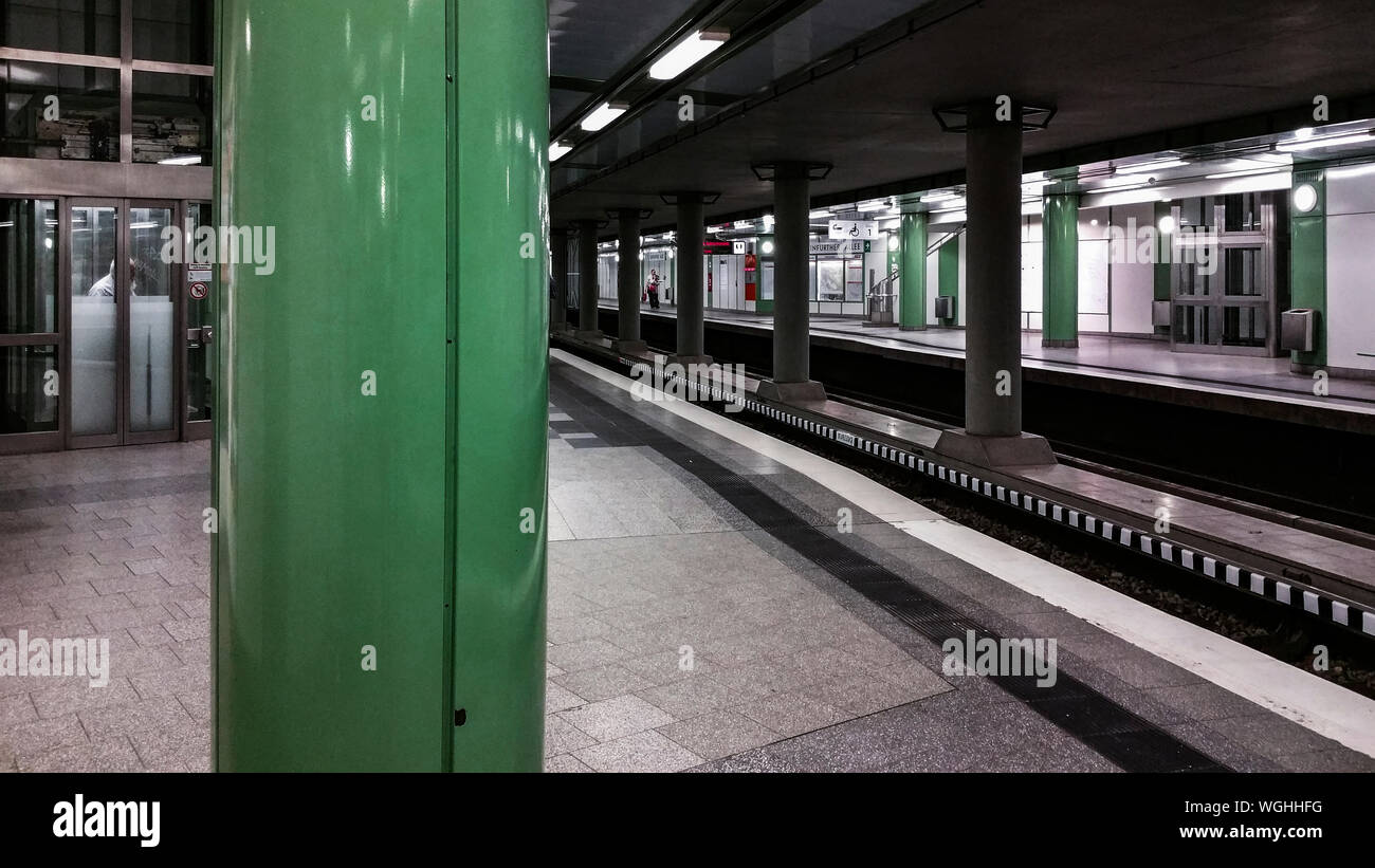 Empty Subway Station Stock Photo - Alamy