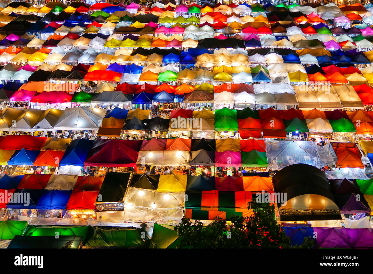 Colorful market stalls hi-res stock photography and images - Alamy