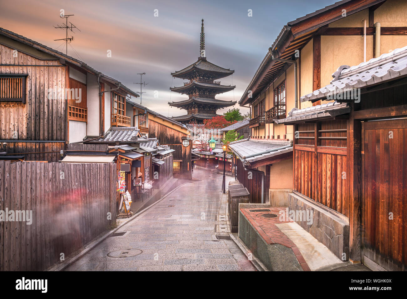 Kyoto streets hi-res stock photography and images - Alamy