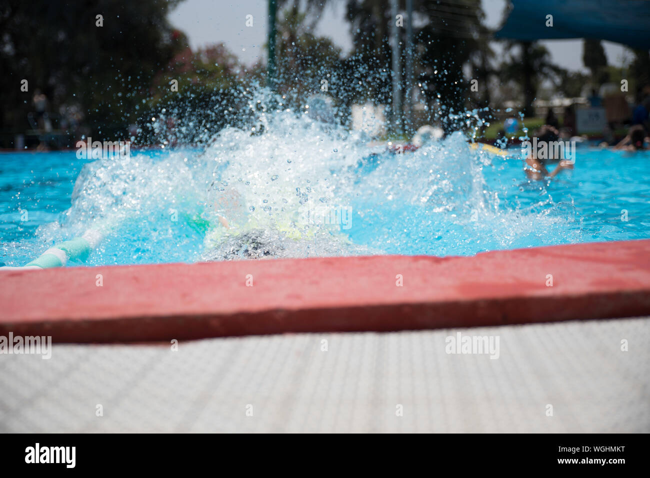 Water splashing into pool hi-res stock photography and images - Alamy