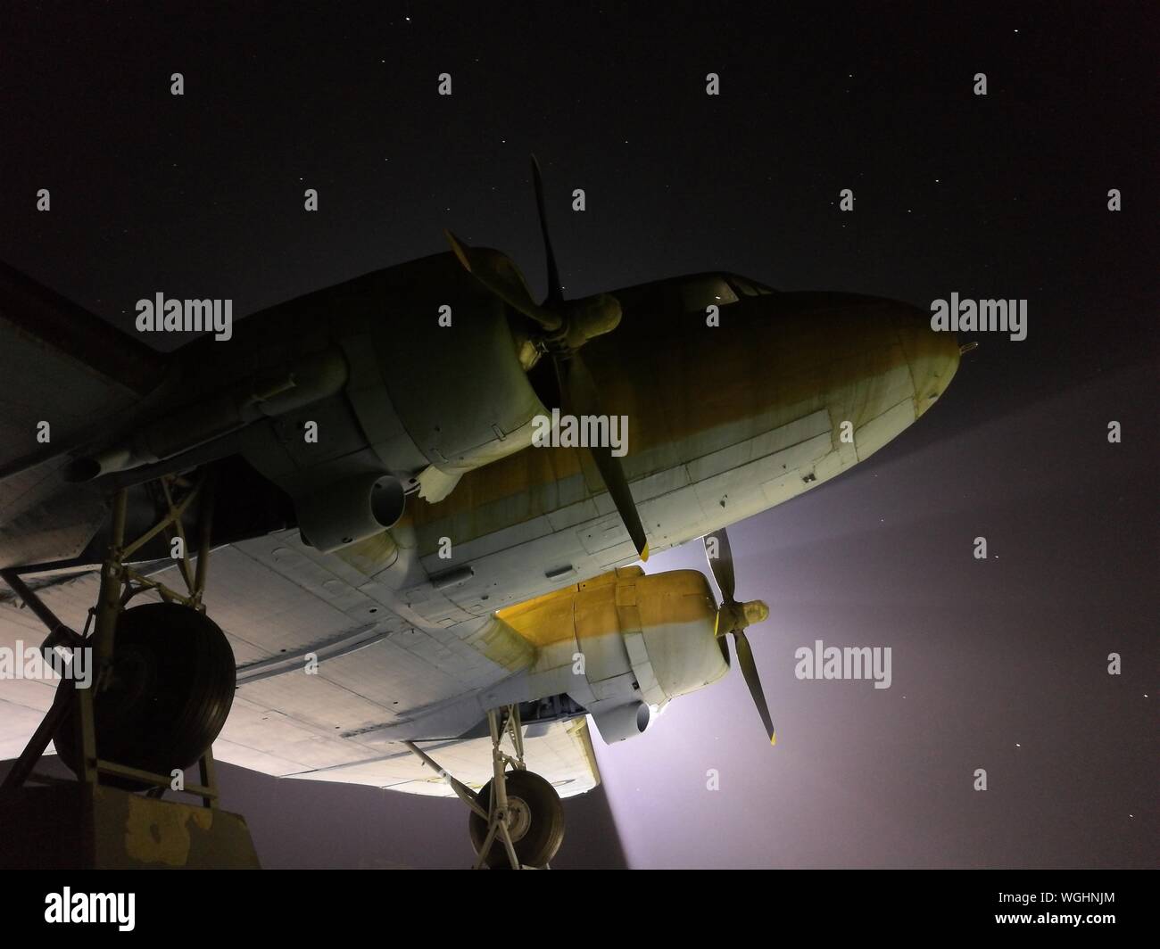 Plane night sky hi-res stock photography and images - Alamy